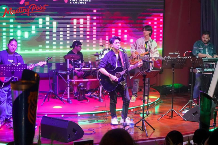 Home - Meeting Point Bar & Lounge